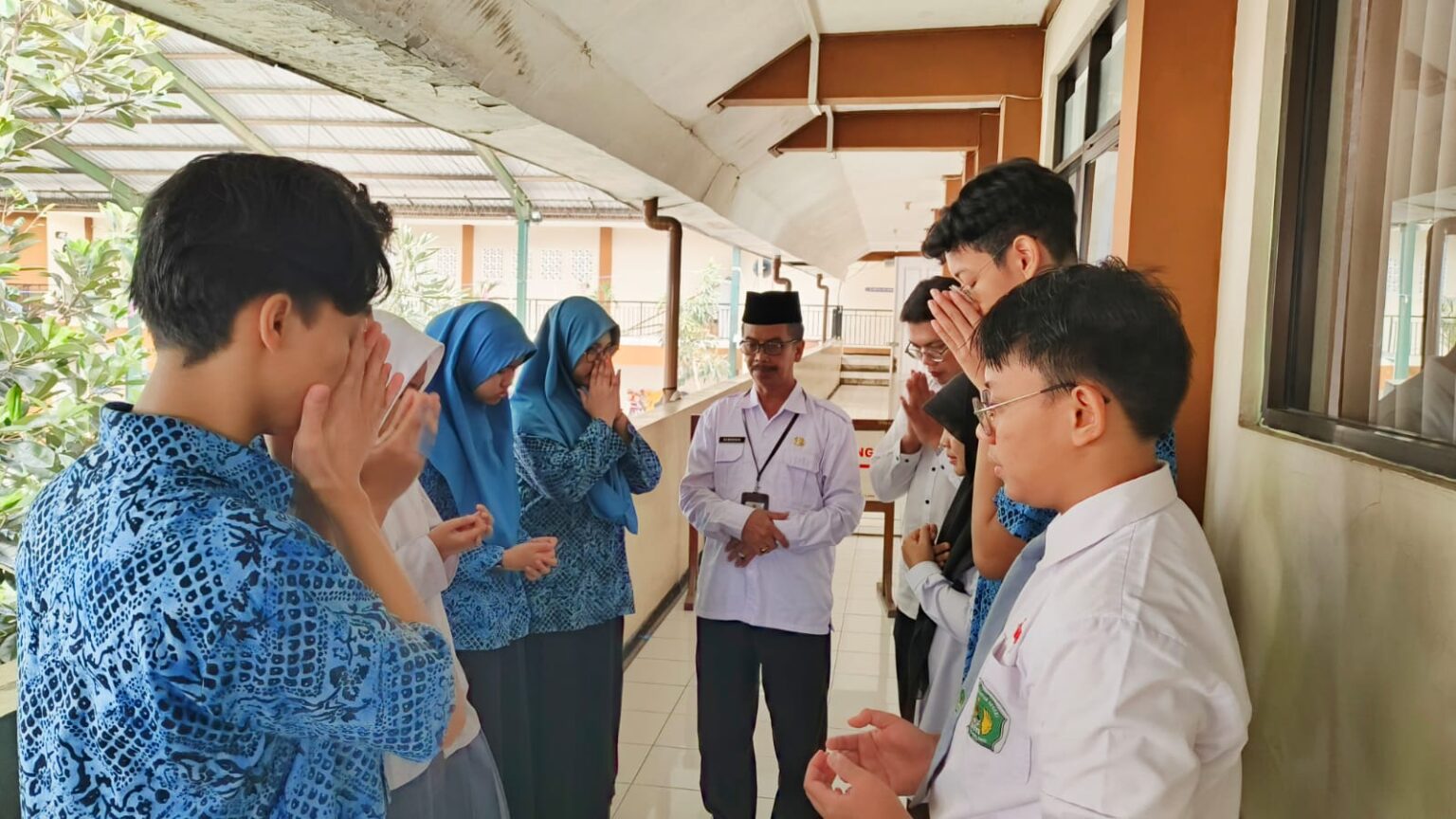 Mohon Doa Restu, Tim Olimpiade MAN 2 Kota Malang Siap Berlaga di OSN Tingkat Provinsi Jawa Timur ...