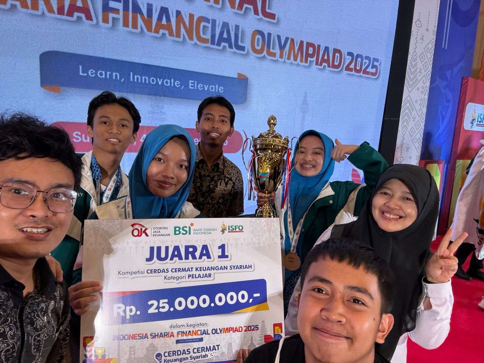 Tim MAN 2 Kota Malang Raih Medali Emas dalam Indonesia Shariah Finance ...