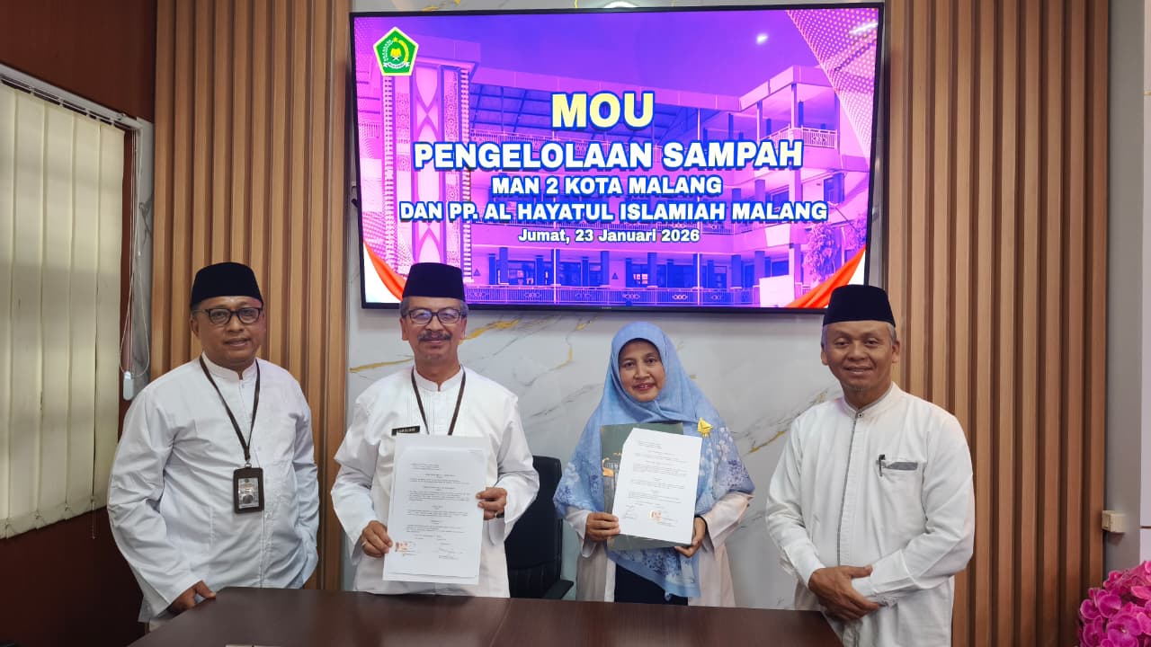 Ubah Sampah Jadi Berkah: Sinergi MAN 2 Kota Malang dan PP Al-Hayatul ...